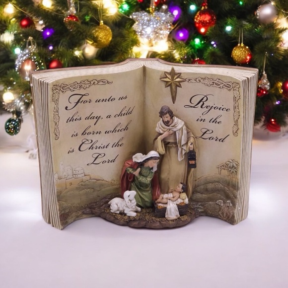 Napco | Holiday | Napco Holy Family Bible Nativity Scene Resin ...